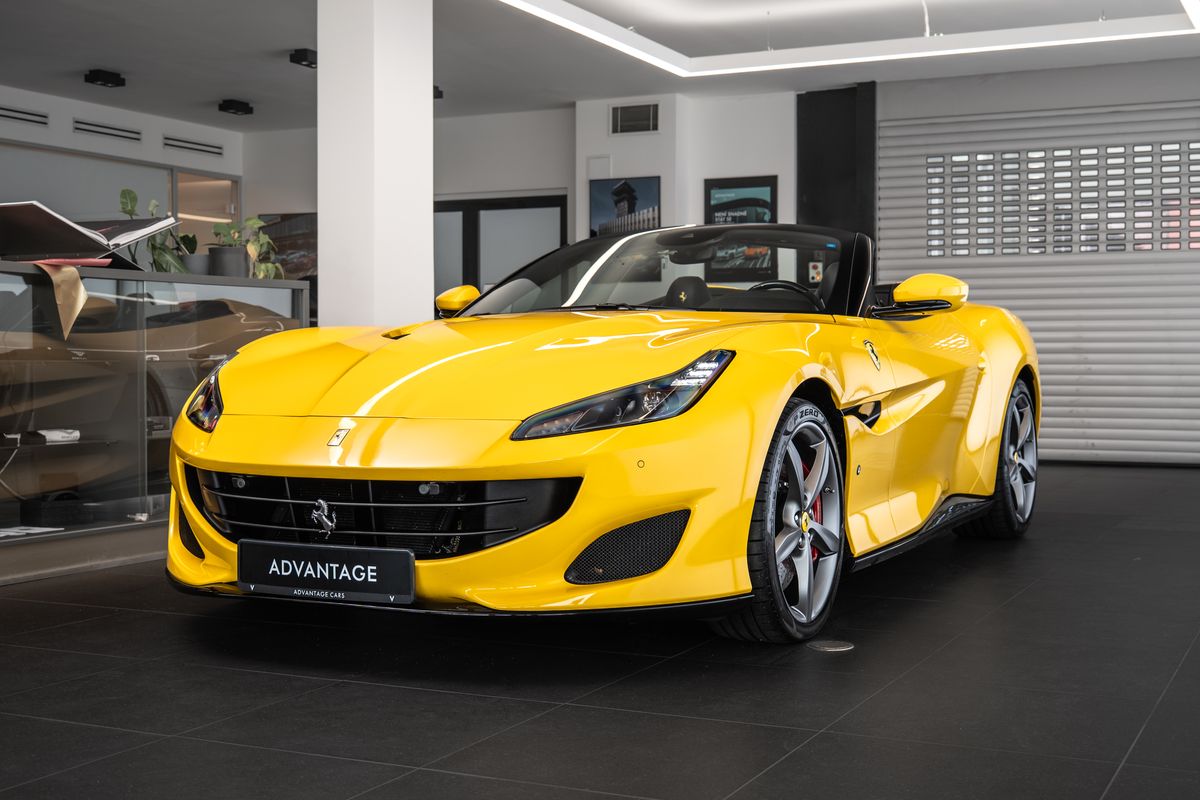 Ferrari Portofino Modrý Karbon/Pass.Display 2020
